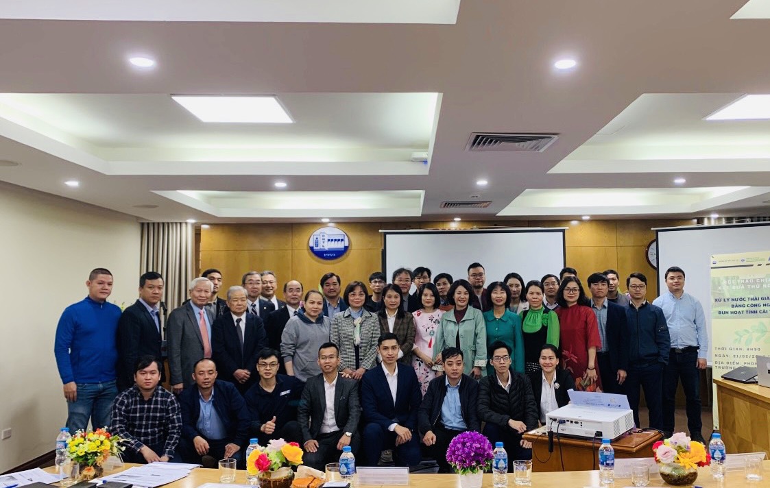 VESA representative introduced YUASA membrane at the water seminar - Vesa